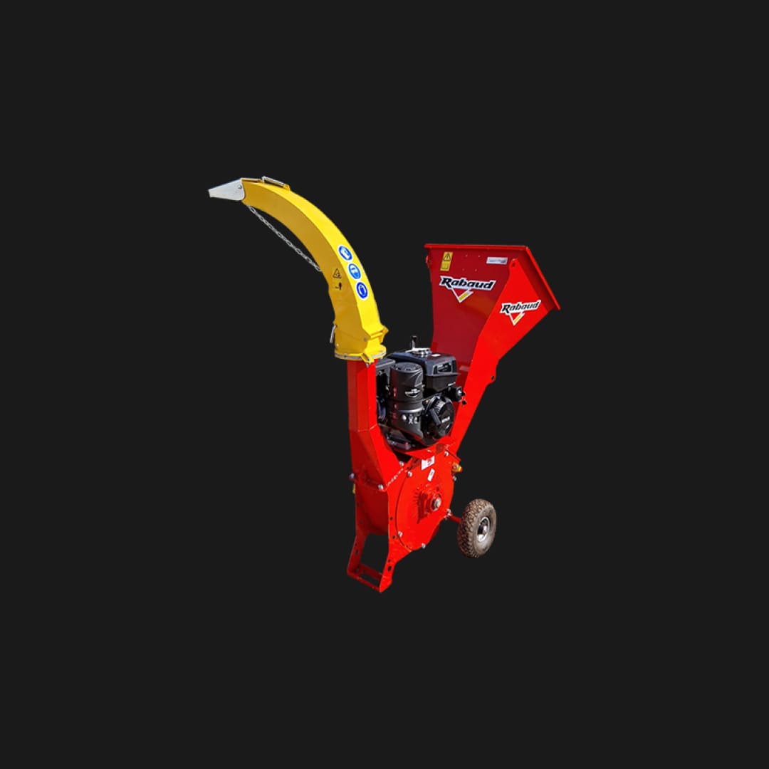 WOOD CHIPPER MOUNTED ON ROAD TRAILER: VEGETOR 110M – Global Land Equippment